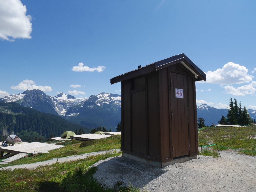 Walking around the world - Loos with Views - A walk and a lark